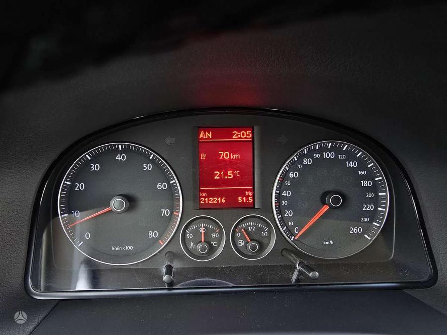 Grey Volkswagen Touran 2010 in Marijampole, with an engine capacity of 1.39 L and mileage of 212 thousand km for 4650 €, photo 18 on AUTOMOTO.COM.LV