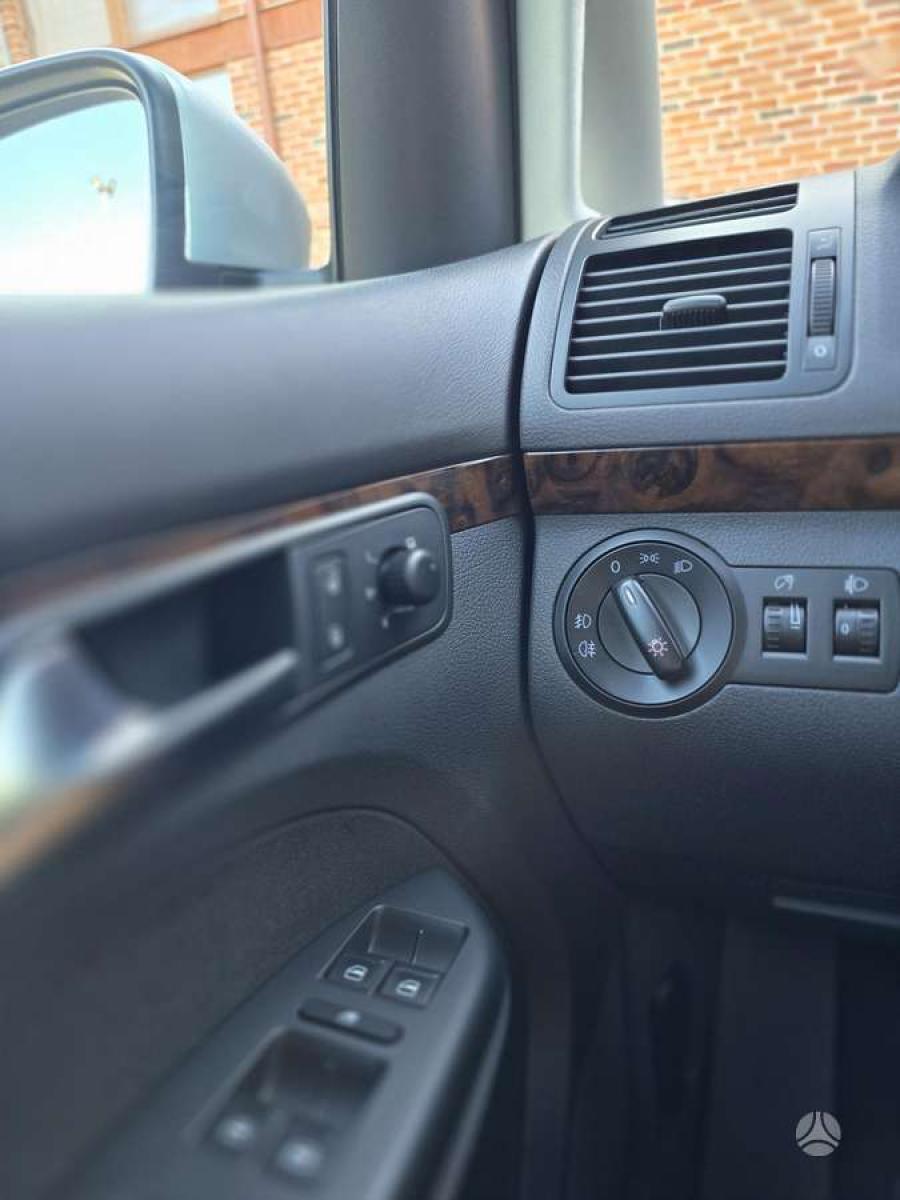 Grey Volkswagen Touran 2010 in Marijampole, with an engine capacity of 1.39 L and mileage of 212 thousand km for 4650 €, photo 20 on AUTOMOTO.COM.LV