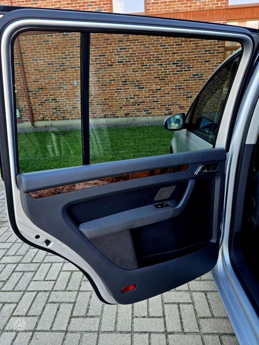 Grey Volkswagen Touran 2010 in Marijampole, with an engine capacity of 1.39 L and mileage of 212 thousand km for 4650 €, photo 26 on AUTOMOTO.COM.LV