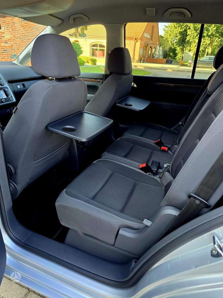 Grey Volkswagen Touran 2010 in Marijampole, with an engine capacity of 1.39 L and mileage of 212 thousand km for 4650 €, photo 27 on AUTOMOTO.COM.LV