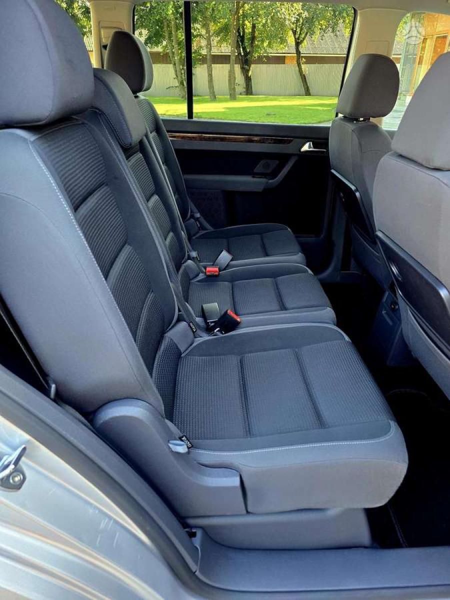 Grey Volkswagen Touran 2010 in Marijampole, with an engine capacity of 1.39 L and mileage of 212 thousand km for 4650 €, photo 28 on AUTOMOTO.COM.LV