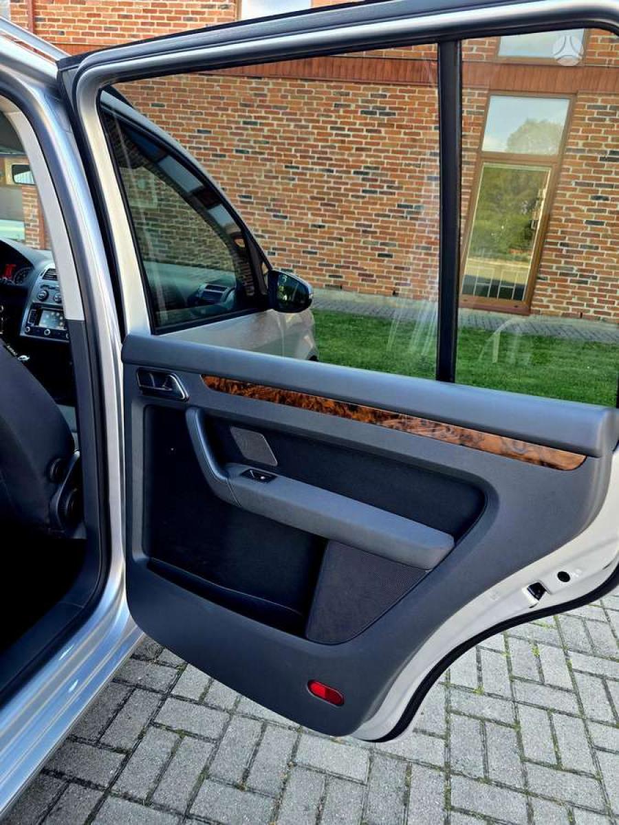 Grey Volkswagen Touran 2010 in Marijampole, with an engine capacity of 1.39 L and mileage of 212 thousand km for 4650 €, photo 29 on AUTOMOTO.COM.LV