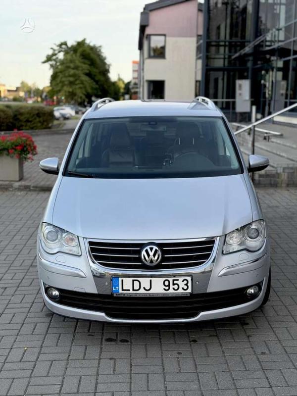 Grey Volkswagen Touran 2010 in Vilnius, with an engine capacity of 2.00 L and mileage of 289 thousand km for 3000 €, photo 4 on AUTOMOTO.COM.LV