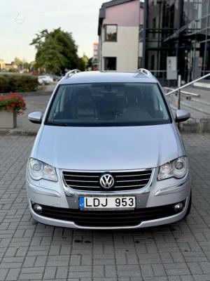 Grey Volkswagen Touran 2010 in Vilnius, with an engine capacity of 2.00 L and mileage of 289 thousand km for 3000 €, photo 4 on AUTOMOTO.COM.LV