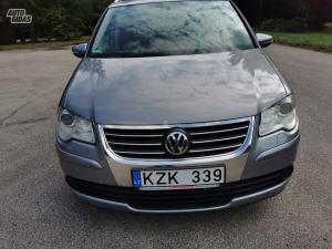 Pelēks Volkswagen Touran 2010 Kauņa, ar dzinēja tilpumu 2.00 L un nobraukumu 202 tūkst. km par 2750 €, foto  vietnē AUTOMOTO.COM.LV