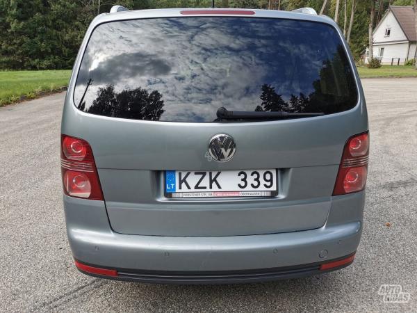 Pelēks Volkswagen Touran 2010 Kauņa, ar dzinēja tilpumu 2.00 L un nobraukumu 202 tūkst. km par 2750 €, foto 3 vietnē AUTOMOTO.COM.LV