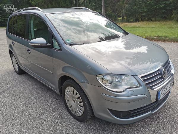 Pelēks Volkswagen Touran 2010 Kauņa, ar dzinēja tilpumu 2.00 L un nobraukumu 202 tūkst. km par 2750 €, foto 8 vietnē AUTOMOTO.COM.LV