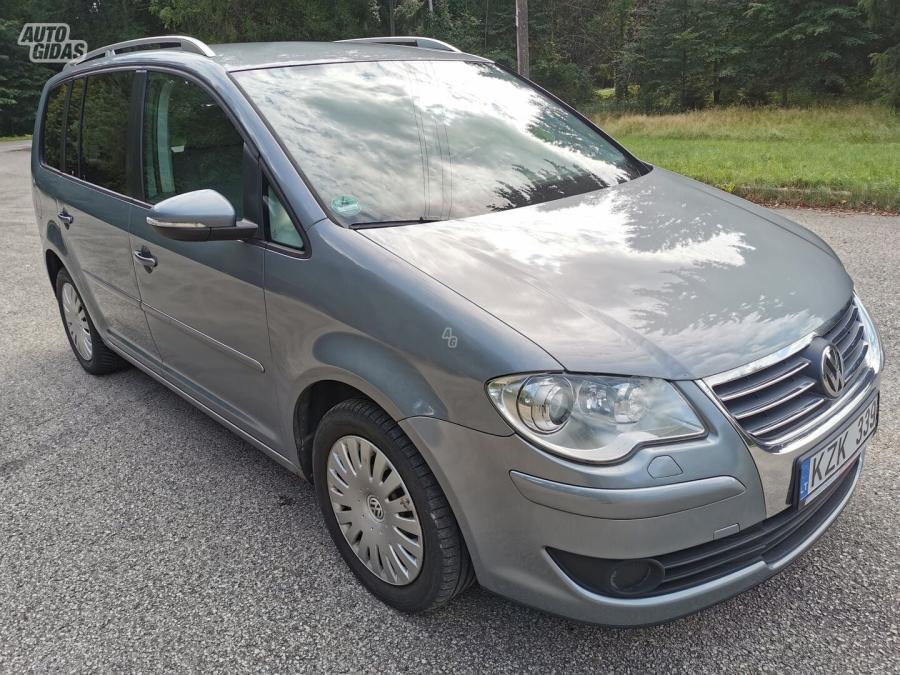 Pelēks Volkswagen Touran 2010 Kauņa, ar dzinēja tilpumu 2.00 L un nobraukumu 202 tūkst. km par 2750 €, foto 8 vietnē AUTOMOTO.COM.LV