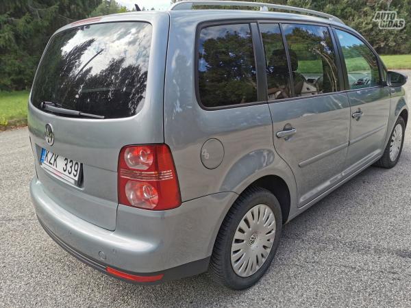 Pelēks Volkswagen Touran 2010 Kauņa, ar dzinēja tilpumu 2.00 L un nobraukumu 202 tūkst. km par 2750 €, foto 10 vietnē AUTOMOTO.COM.LV