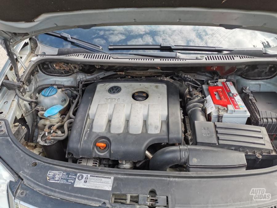 Pelēks Volkswagen Touran 2010 Kauņa, ar dzinēja tilpumu 2.00 L un nobraukumu 202 tūkst. km par 2750 €, foto 12 vietnē AUTOMOTO.COM.LV