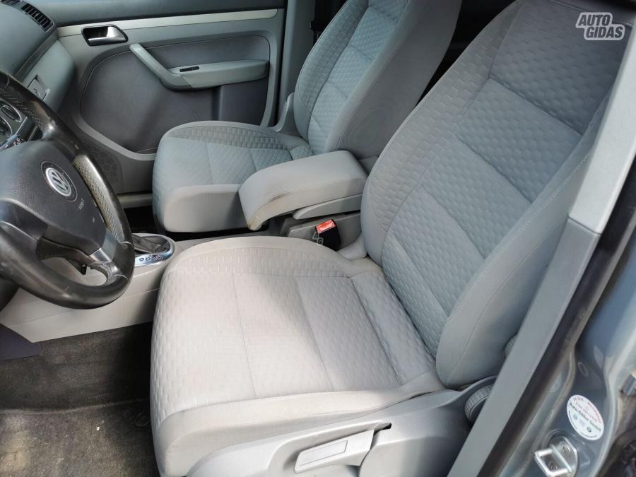 Pelēks Volkswagen Touran 2010 Kauņa, ar dzinēja tilpumu 2.00 L un nobraukumu 202 tūkst. km par 2750 €, foto 13 vietnē AUTOMOTO.COM.LV