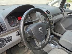 Pelēks Volkswagen Touran 2010 Kauņa, ar dzinēja tilpumu 2.00 L un nobraukumu 202 tūkst. km par 2750 €, foto 15 vietnē AUTOMOTO.COM.LV
