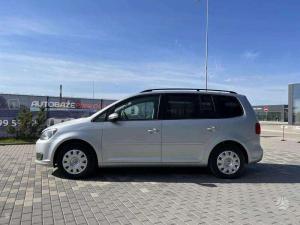 Pelēks Volkswagen Touran 2010 Šauļi, ar dzinēja tilpumu 1.39 L un nobraukumu 220 tūkst. km par 4900 €, foto 6 vietnē AUTOMOTO.COM.LV