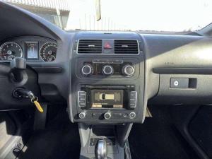 Pelēks Volkswagen Touran 2010 Šauļi, ar dzinēja tilpumu 1.39 L un nobraukumu 220 tūkst. km par 4900 €, foto 17 vietnē AUTOMOTO.COM.LV
