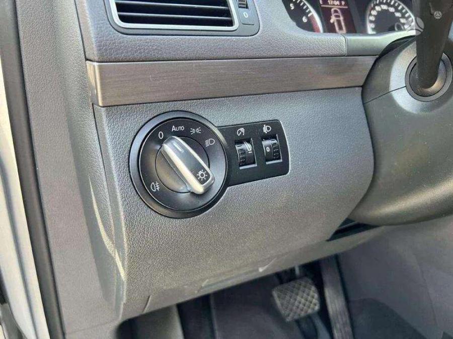 Pelēks Volkswagen Touran 2010 Šauļi, ar dzinēja tilpumu 1.39 L un nobraukumu 220 tūkst. km par 4900 €, foto 20 vietnē AUTOMOTO.COM.LV