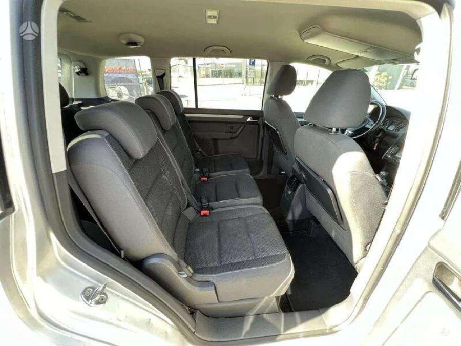 Pelēks Volkswagen Touran 2010 Šauļi, ar dzinēja tilpumu 1.39 L un nobraukumu 220 tūkst. km par 4900 €, foto 24 vietnē AUTOMOTO.COM.LV