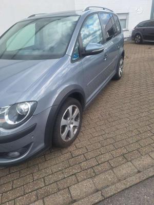 Grey Volkswagen Touran 2010 in Utena, with an engine capacity of 1.90 L and mileage of 155 thousand km for 4400 €, photo 3 on AUTOMOTO.COM.LV