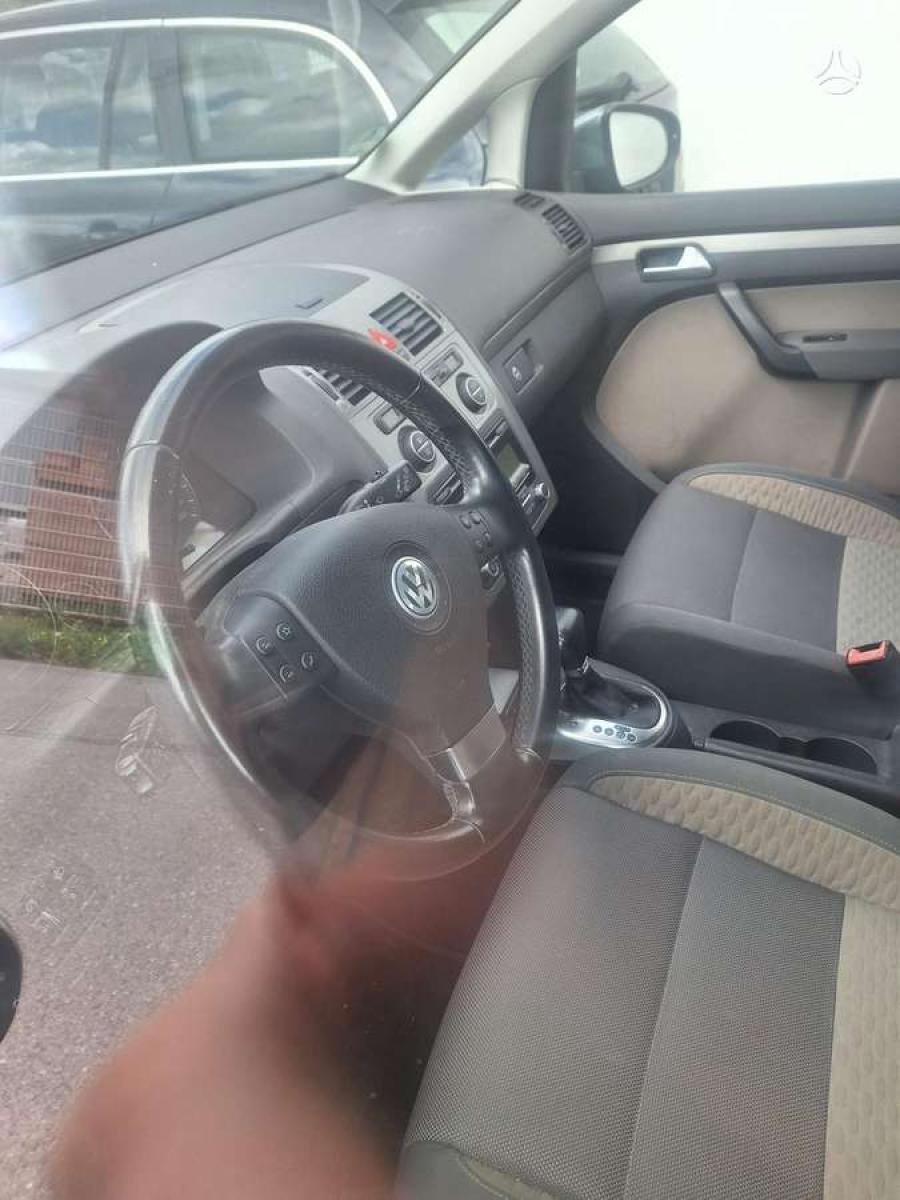 Grey Volkswagen Touran 2010 in Utena, with an engine capacity of 1.90 L and mileage of 155 thousand km for 4400 €, photo 6 on AUTOMOTO.COM.LV