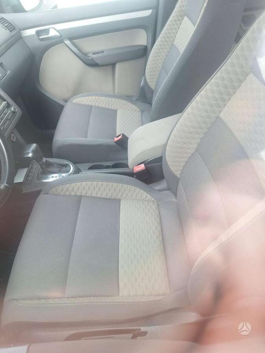 Grey Volkswagen Touran 2010 in Utena, with an engine capacity of 1.90 L and mileage of 155 thousand km for 4400 €, photo 7 on AUTOMOTO.COM.LV