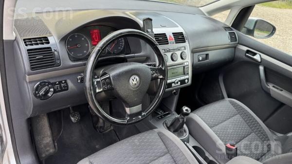 Pelēks Volkswagen Touran 2010 Rēzekne, ar dzinēja tilpumu 1.90 L un nobraukumu 282 tūkst. km par 2450 €, foto 9 vietnē AUTOMOTO.COM.LV
