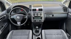 Pelēks Volkswagen Touran 2010 Rēzekne, ar dzinēja tilpumu 1.90 L un nobraukumu 282 tūkst. km par 2450 €, foto 10 vietnē AUTOMOTO.COM.LV