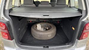 Pelēks Volkswagen Touran 2010 Rēzekne, ar dzinēja tilpumu 1.90 L un nobraukumu 282 tūkst. km par 2450 €, foto 15 vietnē AUTOMOTO.COM.LV