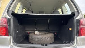 Pelēks Volkswagen Touran 2010 Rēzekne, ar dzinēja tilpumu 1.90 L un nobraukumu 282 tūkst. km par 2450 €, foto 16 vietnē AUTOMOTO.COM.LV