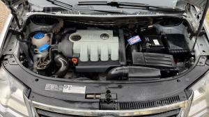 Pelēks Volkswagen Touran 2010 Rēzekne, ar dzinēja tilpumu 1.90 L un nobraukumu 282 tūkst. km par 2450 €, foto 18 vietnē AUTOMOTO.COM.LV