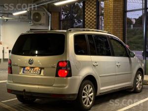 Pelēks Volkswagen Touran 2010 Rīga, ar dzinēja tilpumu 1.90 L un nobraukumu 266 tūkst. km par 2500 €, foto 5 vietnē AUTOMOTO.COM.LV