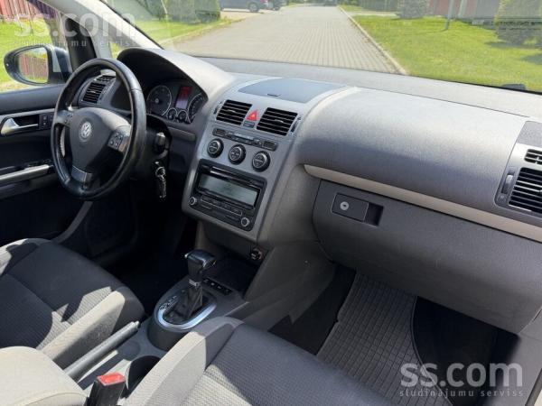Pelēks Volkswagen Touran 2010 Rīga, ar dzinēja tilpumu 1.90 L un nobraukumu 266 tūkst. km par 2500 €, foto 6 vietnē AUTOMOTO.COM.LV