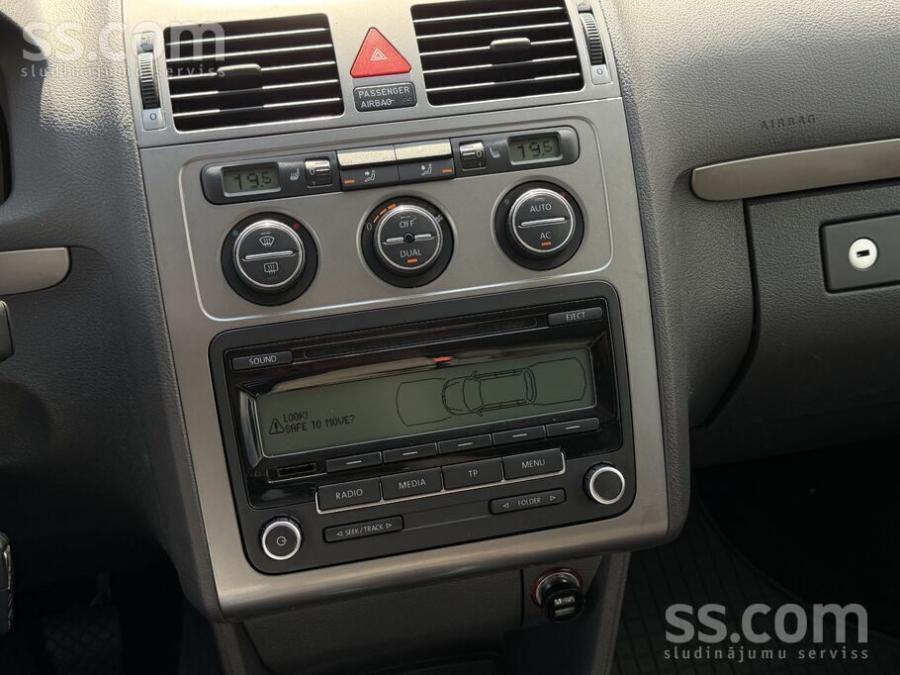 Pelēks Volkswagen Touran 2010 Rīga, ar dzinēja tilpumu 1.90 L un nobraukumu 266 tūkst. km par 2500 €, foto 8 vietnē AUTOMOTO.COM.LV