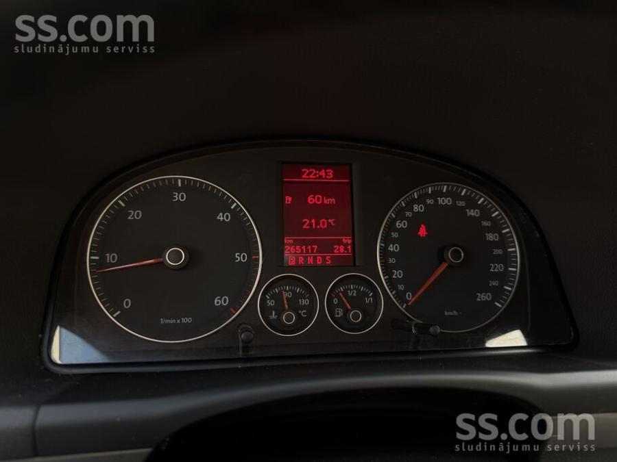 Pelēks Volkswagen Touran 2010 Rīga, ar dzinēja tilpumu 1.90 L un nobraukumu 266 tūkst. km par 2500 €, foto 9 vietnē AUTOMOTO.COM.LV