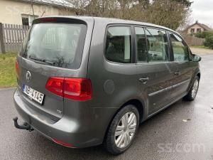 Pelēks Volkswagen Touran 2011 Rīga, ar dzinēja tilpumu 1.60 L un nobraukumu 222 tūkst. km par 3890 €, foto 5 vietnē AUTOMOTO.COM.LV