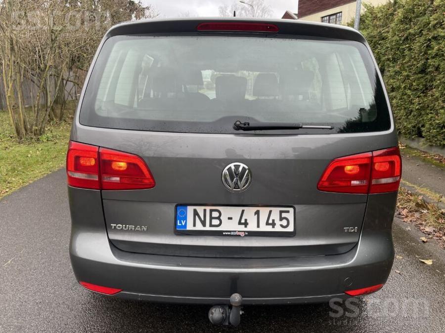 Pelēks Volkswagen Touran 2011 Rīga, ar dzinēja tilpumu 1.60 L un nobraukumu 222 tūkst. km par 3890 €, foto 6 vietnē AUTOMOTO.COM.LV