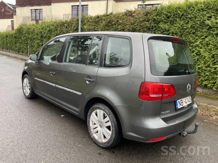 Pelēks Volkswagen Touran 2011 Rīga, ar dzinēja tilpumu 1.60 L un nobraukumu 222 tūkst. km par 3890 €, foto 7 vietnē AUTOMOTO.COM.LV