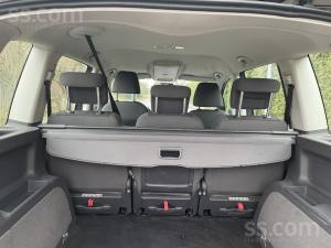 Pelēks Volkswagen Touran 2011 Rīga, ar dzinēja tilpumu 1.60 L un nobraukumu 222 tūkst. km par 3890 €, foto 8 vietnē AUTOMOTO.COM.LV