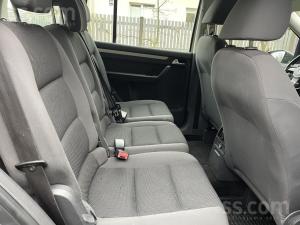 Pelēks Volkswagen Touran 2011 Rīga, ar dzinēja tilpumu 1.60 L un nobraukumu 222 tūkst. km par 3890 €, foto 9 vietnē AUTOMOTO.COM.LV