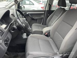 Pelēks Volkswagen Touran 2011 Rīga, ar dzinēja tilpumu 1.60 L un nobraukumu 222 tūkst. km par 3890 €, foto 12 vietnē AUTOMOTO.COM.LV