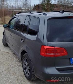 Pelēks Volkswagen Touran 2011 Rīga, ar dzinēja tilpumu 2.00 L un nobraukumu 240 tūkst. km par 7200 €, foto 1 vietnē AUTOMOTO.COM.LV