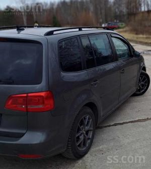 Pelēks Volkswagen Touran 2011 Rīga, ar dzinēja tilpumu 2.00 L un nobraukumu 240 tūkst. km par 7200 €, foto 2 vietnē AUTOMOTO.COM.LV
