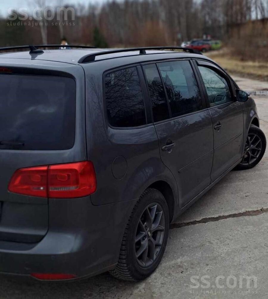 Pelēks Volkswagen Touran 2011 Rīga, ar dzinēja tilpumu 2.00 L un nobraukumu 240 tūkst. km par 7200 €, foto 2 vietnē AUTOMOTO.COM.LV