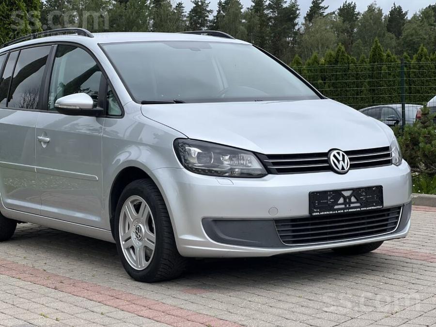 Grey Volkswagen Touran 2011 in Cesis, with an engine capacity of 2.00 L and mileage of 257 thousand km for 7550 €, photo 1 on AUTOMOTO.COM.LV
