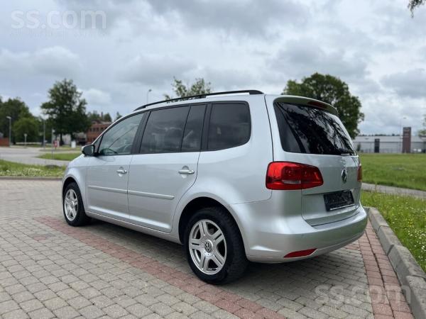 Pelēks Volkswagen Touran 2011 Cēsis, ar dzinēja tilpumu 2.00 L un nobraukumu 257 tūkst. km par 7550 €, foto 5 vietnē AUTOMOTO.COM.LV