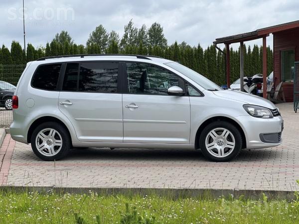 Pelēks Volkswagen Touran 2011 Cēsis, ar dzinēja tilpumu 2.00 L un nobraukumu 257 tūkst. km par 7550 €, foto 6 vietnē AUTOMOTO.COM.LV
