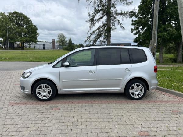 Pelēks Volkswagen Touran 2011 Cēsis, ar dzinēja tilpumu 2.00 L un nobraukumu 257 tūkst. km par 7550 €, foto 7 vietnē AUTOMOTO.COM.LV