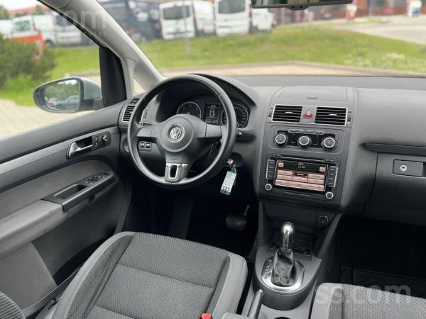 Pelēks Volkswagen Touran 2011 Cēsis, ar dzinēja tilpumu 2.00 L un nobraukumu 257 tūkst. km par 7550 €, foto 8 vietnē AUTOMOTO.COM.LV