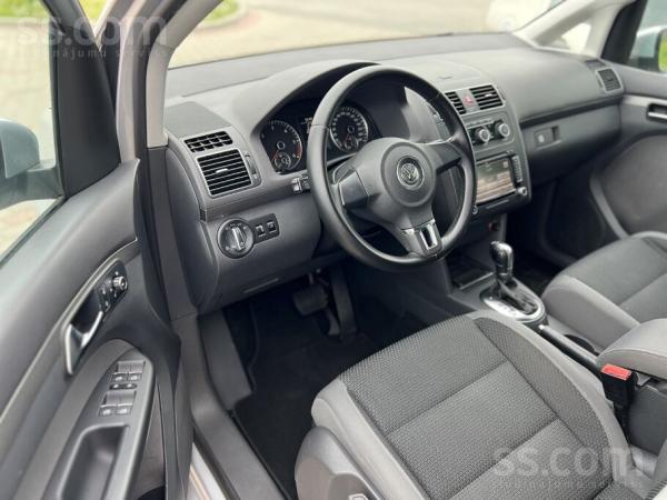 Pelēks Volkswagen Touran 2011 Cēsis, ar dzinēja tilpumu 2.00 L un nobraukumu 257 tūkst. km par 7550 €, foto 9 vietnē AUTOMOTO.COM.LV