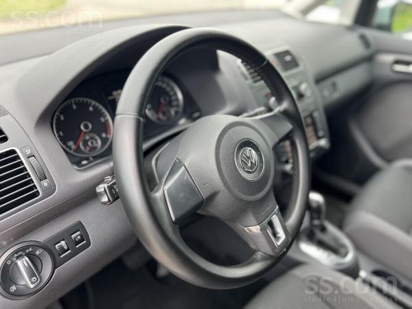 Pelēks Volkswagen Touran 2011 Cēsis, ar dzinēja tilpumu 2.00 L un nobraukumu 257 tūkst. km par 7550 €, foto 10 vietnē AUTOMOTO.COM.LV