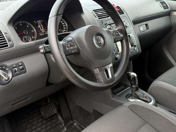 Grey Volkswagen Touran 2011 in Vilnius, with an engine capacity of 1.90 L and mileage of 418 thousand km for 4500 €, photo 11 on AUTOMOTO.COM.LV