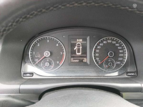 Grey Volkswagen Touran 2011 in Marijampole, with an engine capacity of 1.60 L and mileage of 333 thousand km for 2350 €, photo 11 on AUTOMOTO.COM.LV